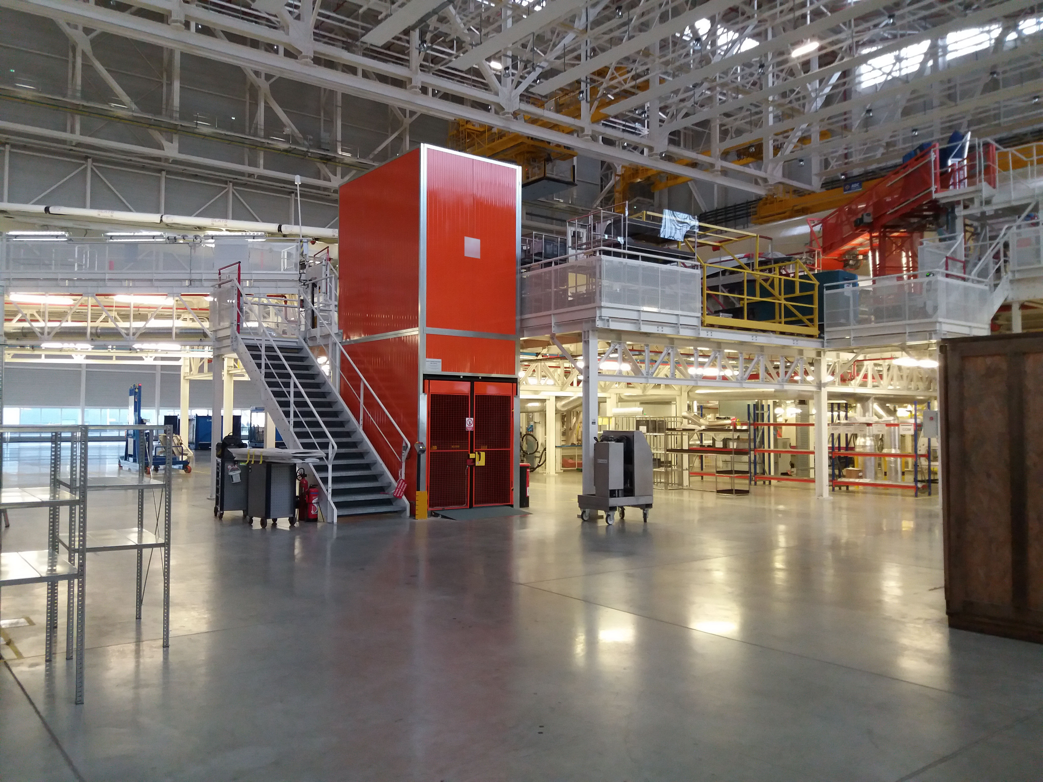 Le monte-charge, pour monter des lourdes charges | Actiwork